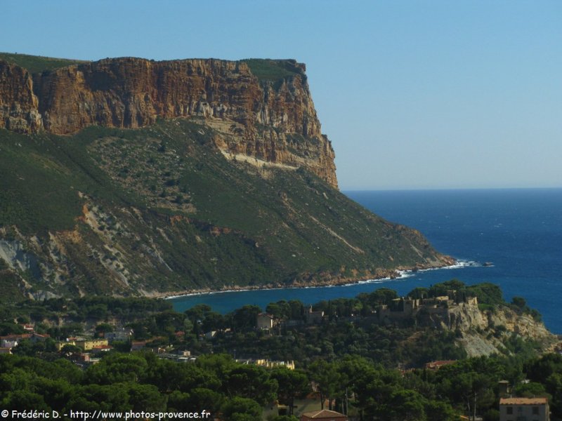 Cassis, son port de pêche, ses plages, ses calanques et le Cap Canaille