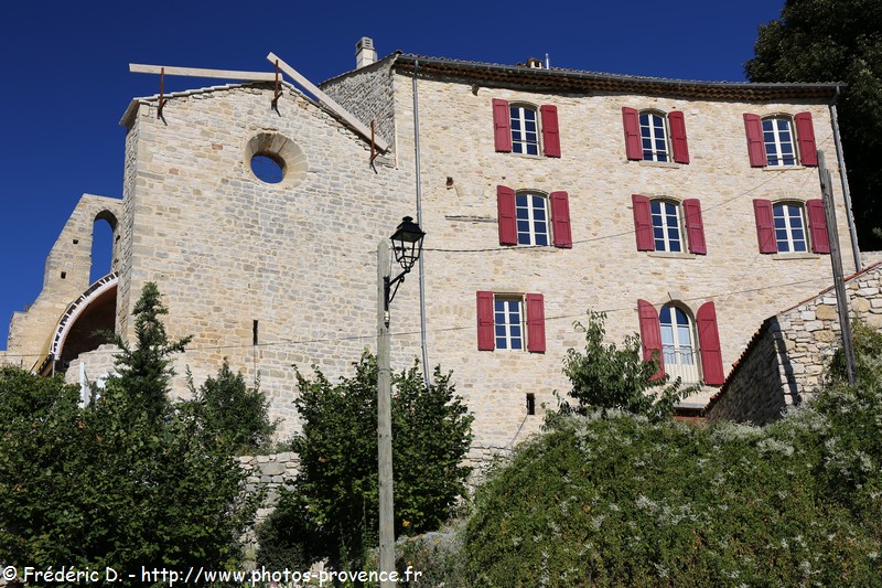 Vachères, commune des Alpes-de-Haute-Provence