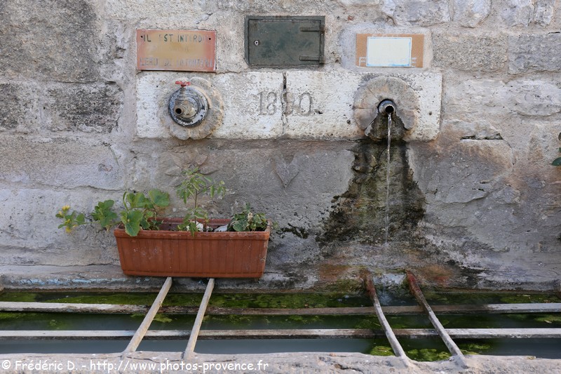 Vachères, commune des Alpes-de-Haute-Provence