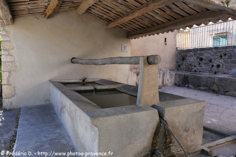 Vachères, commune des Alpes-de-Haute-Provence
