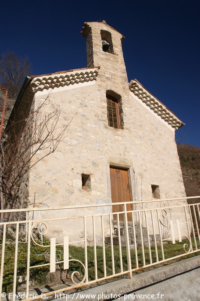 Montclus, village du Serrois dans la vallée de la Blème
