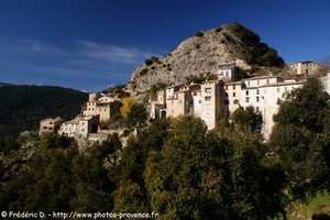 Pierrefeu en photos, village des Alpes-Maritimes