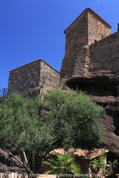 Roquebrune-sur-Argens, commune du Var au pied du Rocher de Roquebrune